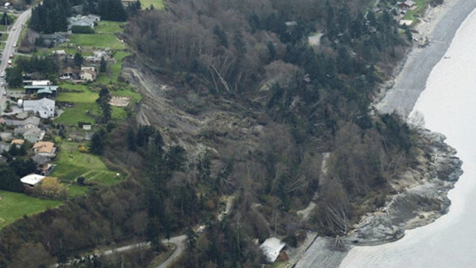 Huge Alaska Landslide Sweeps Over Glacier | The Weather Channel