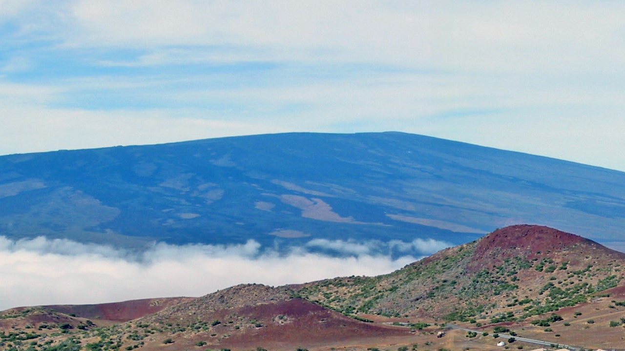 Alert Level Raised at Hawaii's Mauna Loa Volcano, the World's Largest ...