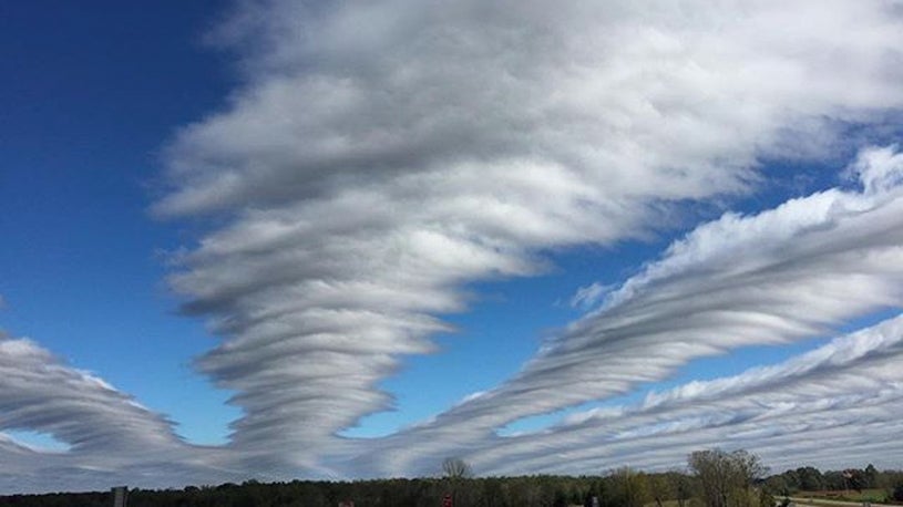 Breathtaking Lenticular and Wave Clouds Photographed Over the Weekend ...
