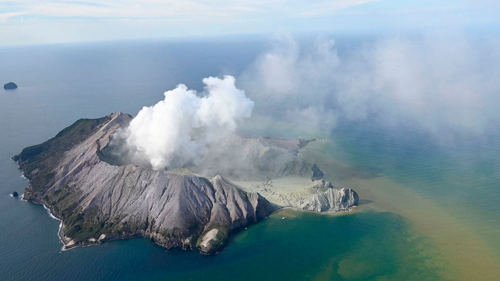 Volcanic Eruptions In New Zealand 5 Dead After White Island Volcano