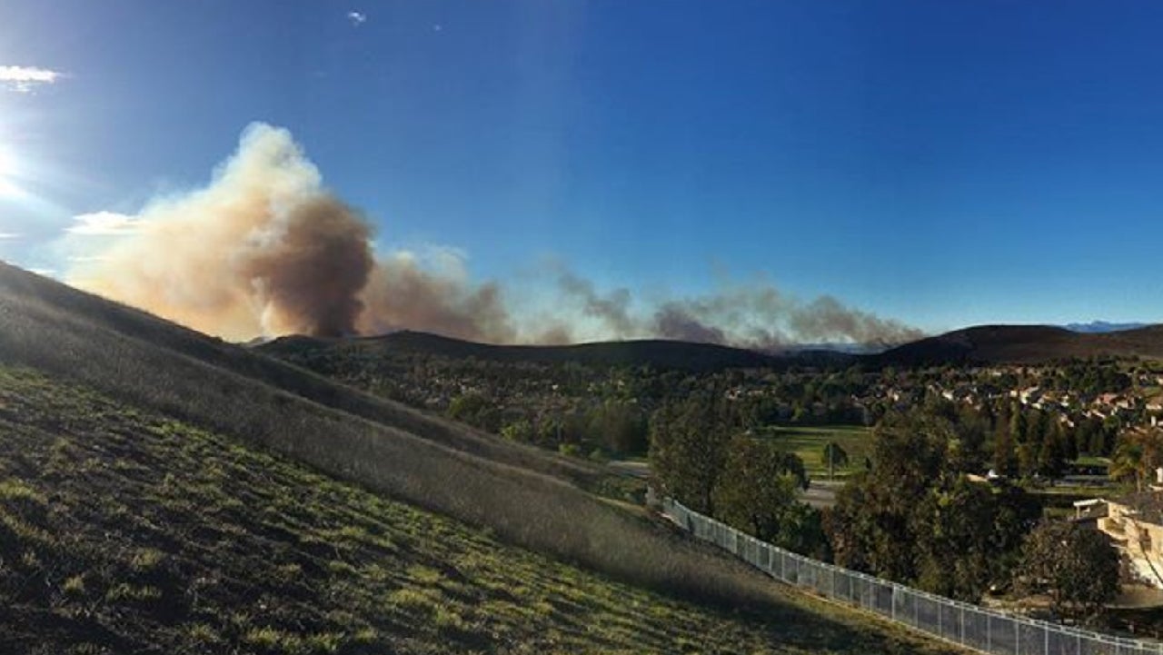 Wildfire Burns 60 Acres Near Homes in Simi Valley, California | The ...