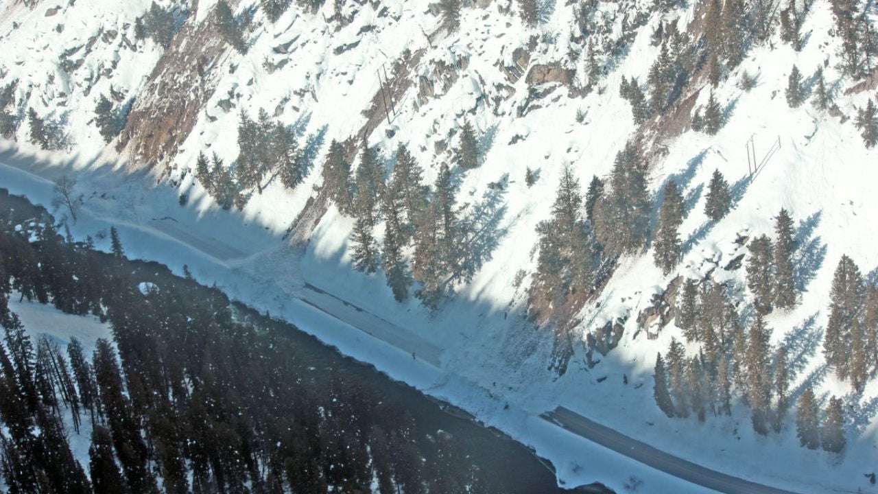 Rare Avalanche Barrage in Idaho Shuts Down Highways, Trapping Residents ...