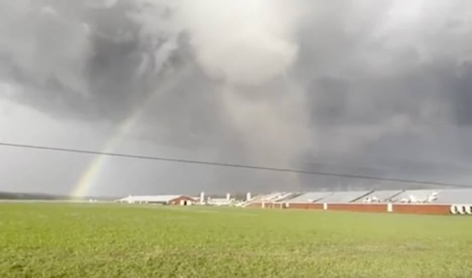 Tornado And Rainbow Incredible 'lightning Rainbows' Illuminate UK