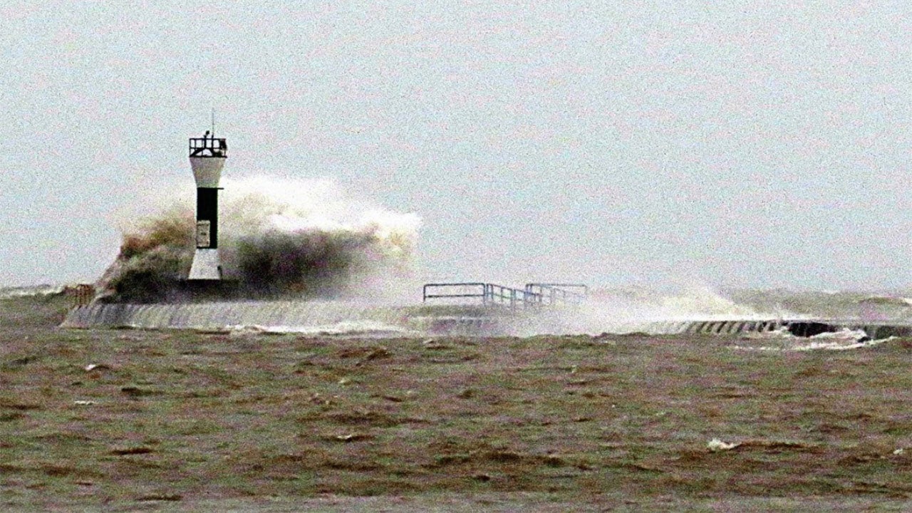 Huge Wave Kicked up by Storm System Knocks 20-Foot-Tall Beacon into ...