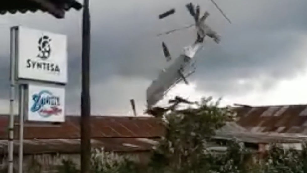 Giraffe Appears to Be Struck by Lightning in Perfectly Timed Shot | The ...
